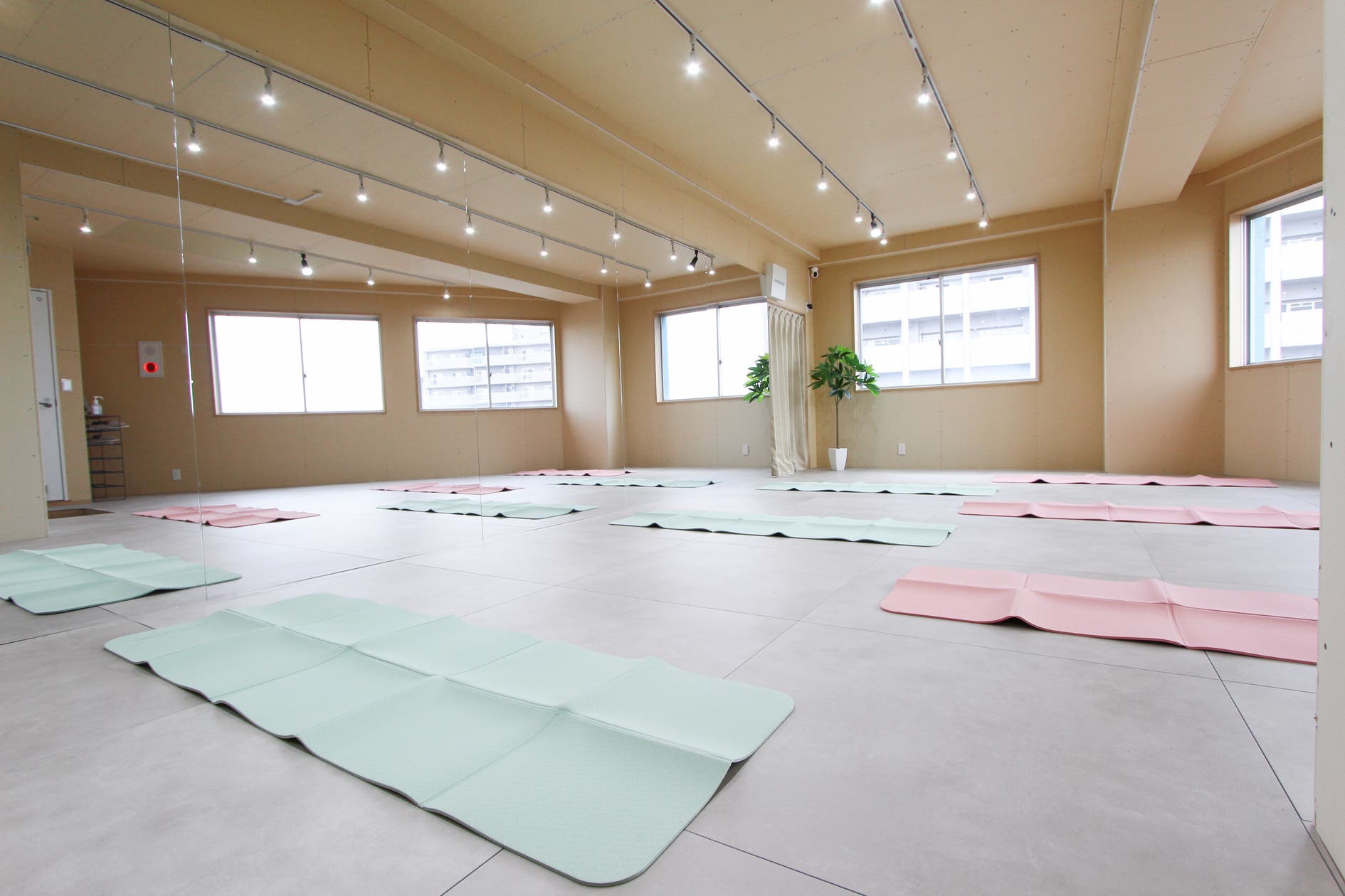 【NEWOPEN割‼️】小平駅前！徒歩45秒✨ダンス・撮影可能のレンタルスタジオ｜43㎡天井高さ2.5ｍの写真1