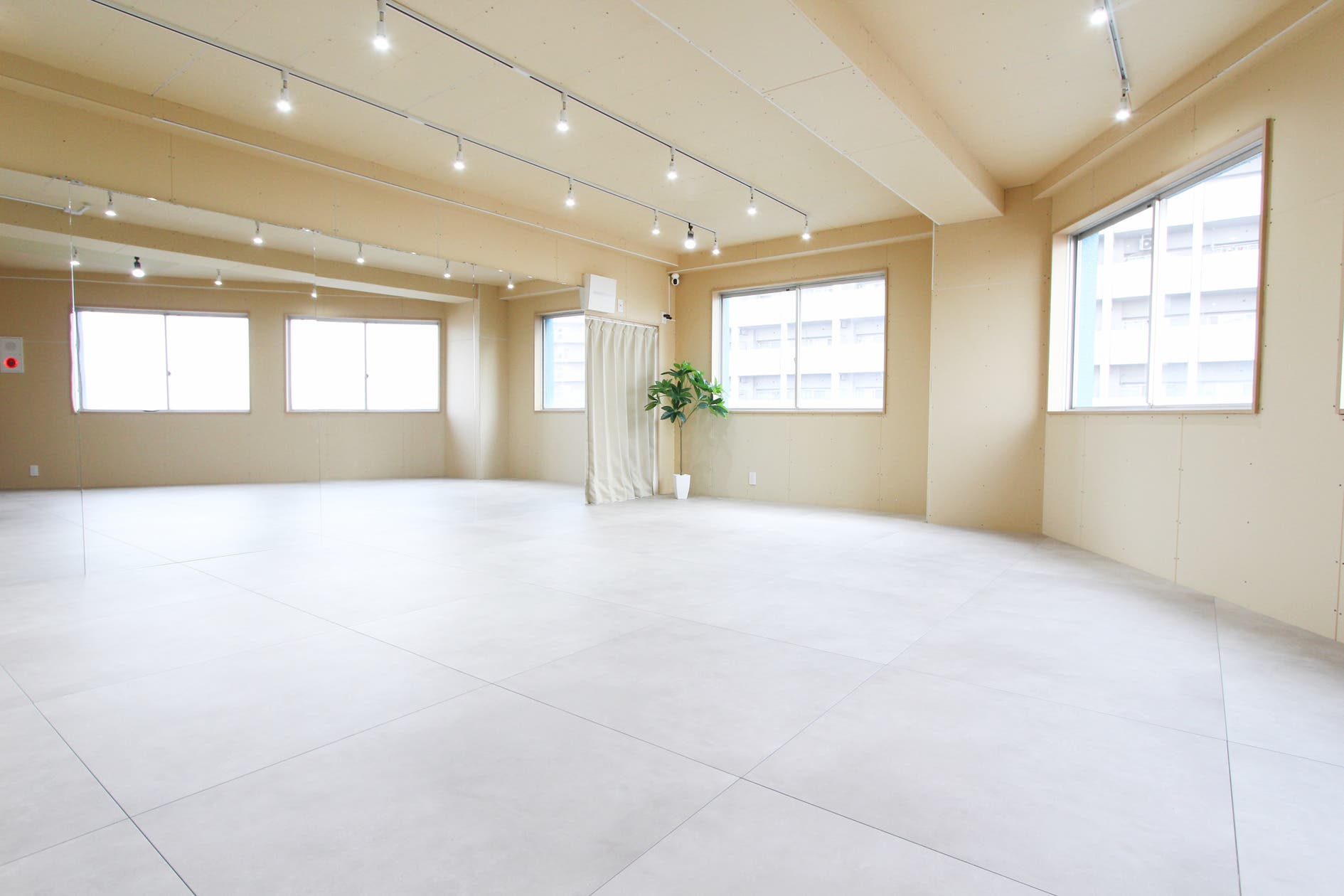 【NEWOPEN割‼️】小平駅前！徒歩45秒✨ダンス・撮影可能のレンタルスタジオ｜43㎡天井高さ2.5ｍの写真2