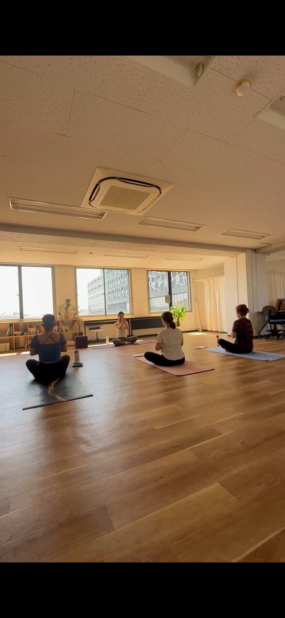 泉佐野駅徒歩１分のヨガスタジオの写真1