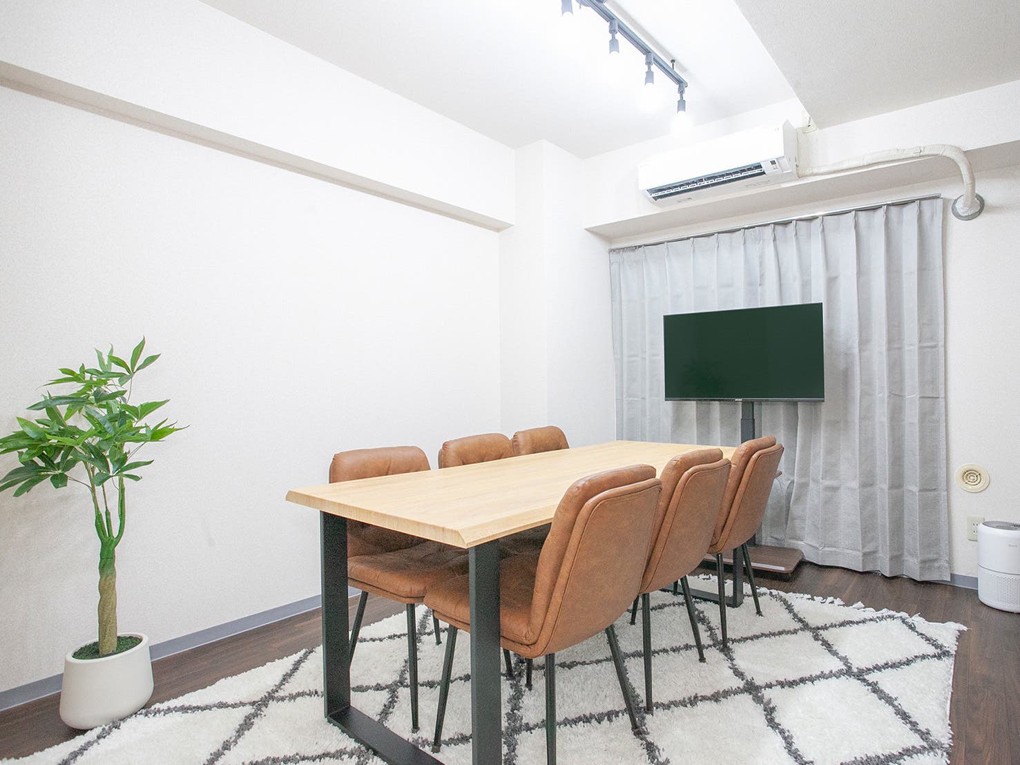 オープン記念価格【BASE柏】柏駅3分/個室/6人/フレッツ光・有線LAN/会議/面接/ボドゲ/ネイル/モニター【安い】【綺麗】の写真3