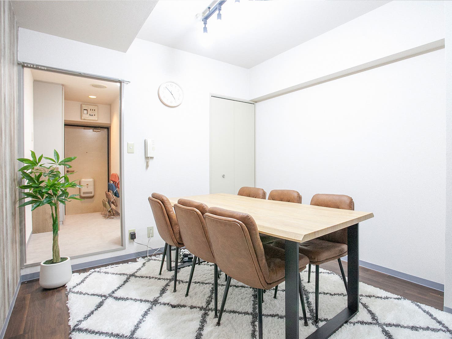 オープン記念価格【BASE柏】柏駅3分/個室/6人/フレッツ光・有線LAN/会議/面接/ボドゲ/ネイル/モニター【安い】【綺麗】の写真4