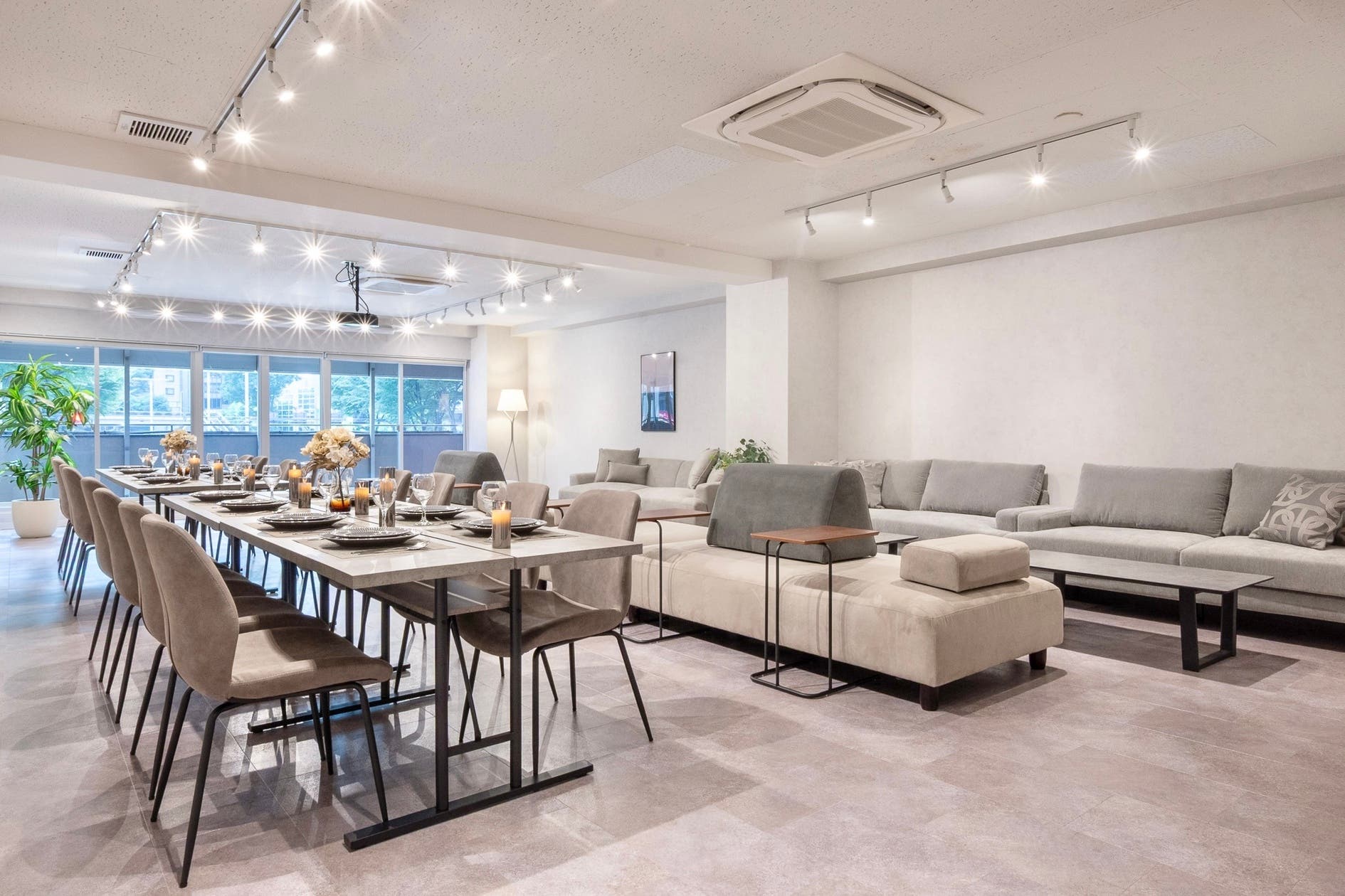 西新宿駅6分🚃最大40名着席🎉大型スクリーン🎬懇親会/イベント/ビジネス利用に♪の写真1