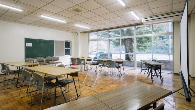 廃校になった小学校を甦らせた複合施設 〜「旧教室」の貸しスペース〜の写真2