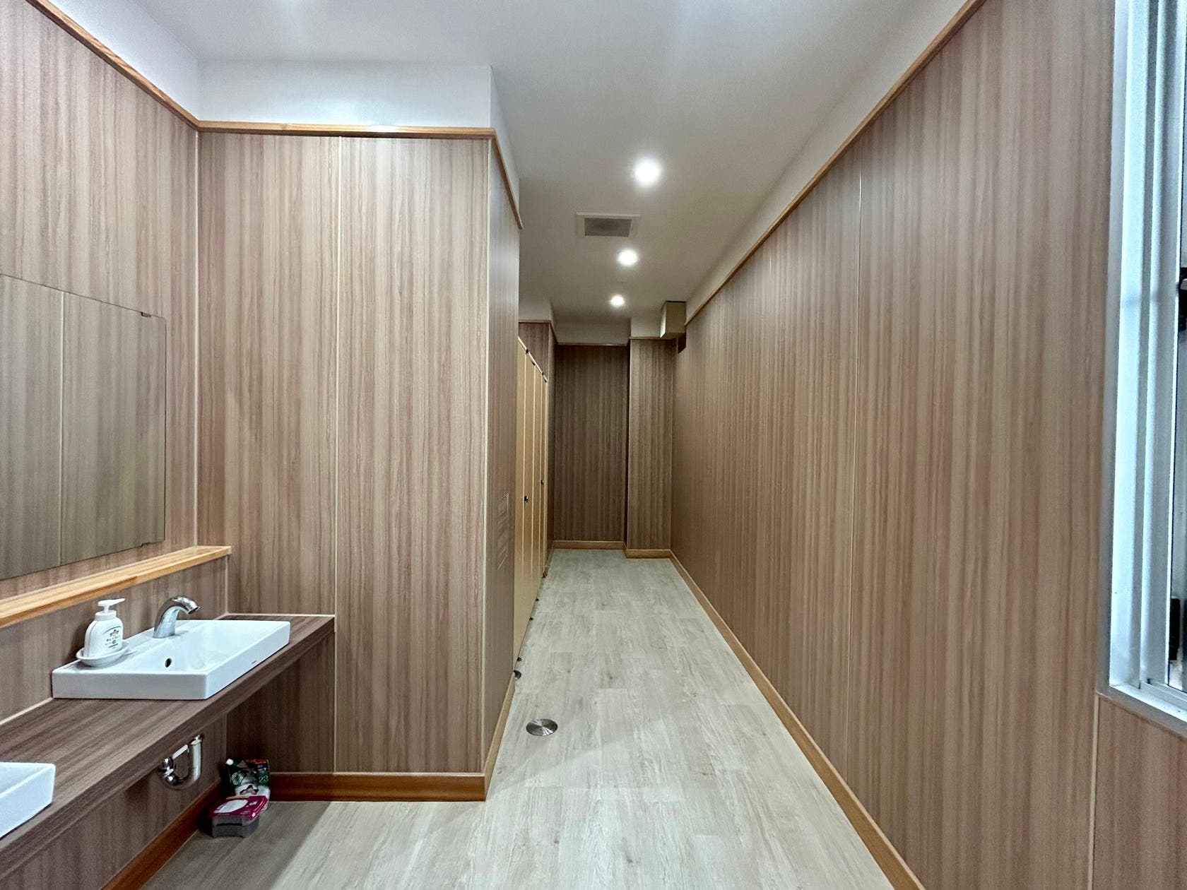 廃校になった小学校を甦らせた複合施設 〜「旧教室」の貸しスペース〜の写真14