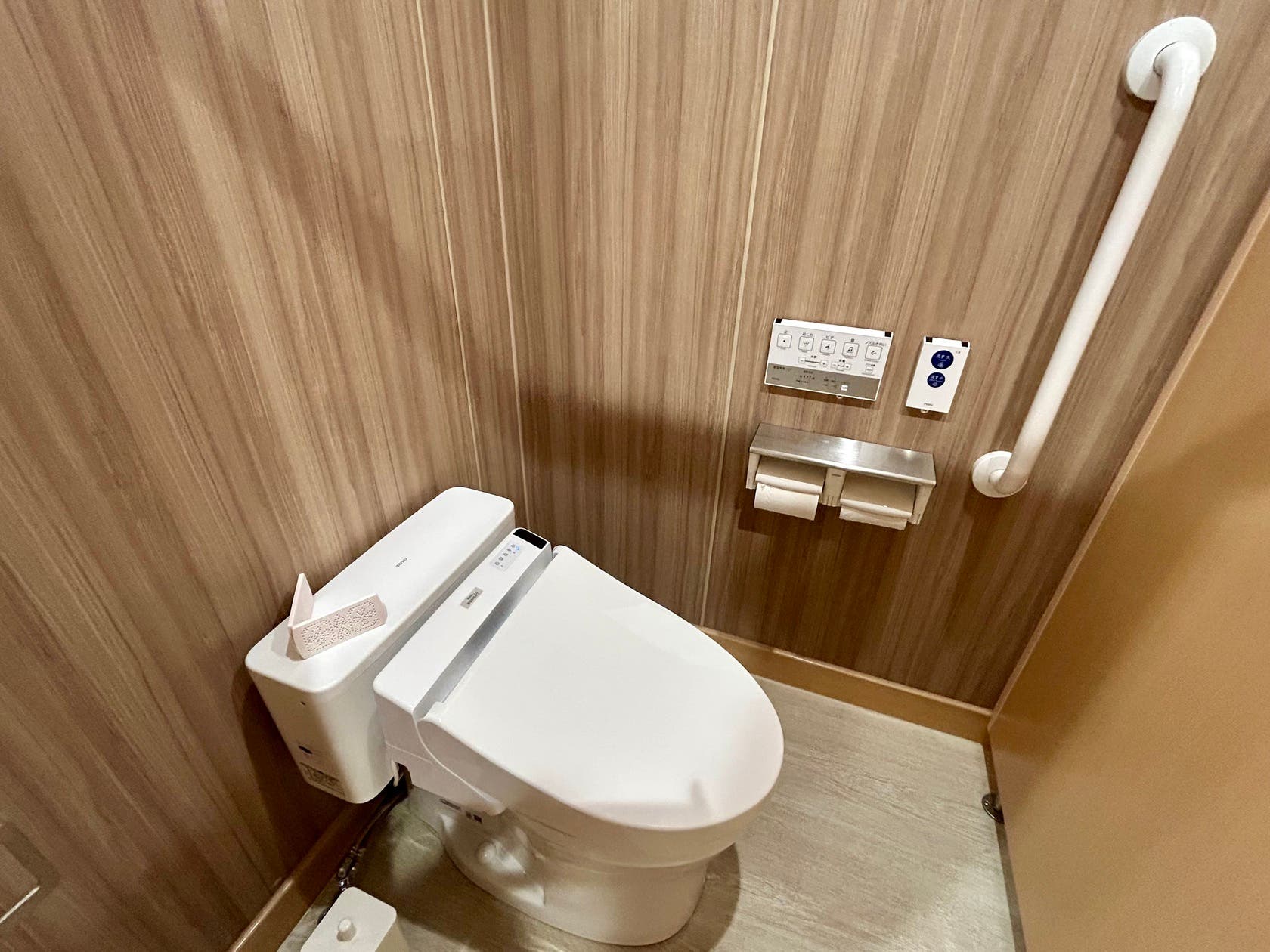 廃校になった小学校を甦らせた複合施設 〜「旧校長室」の貸しスペース〜の写真16