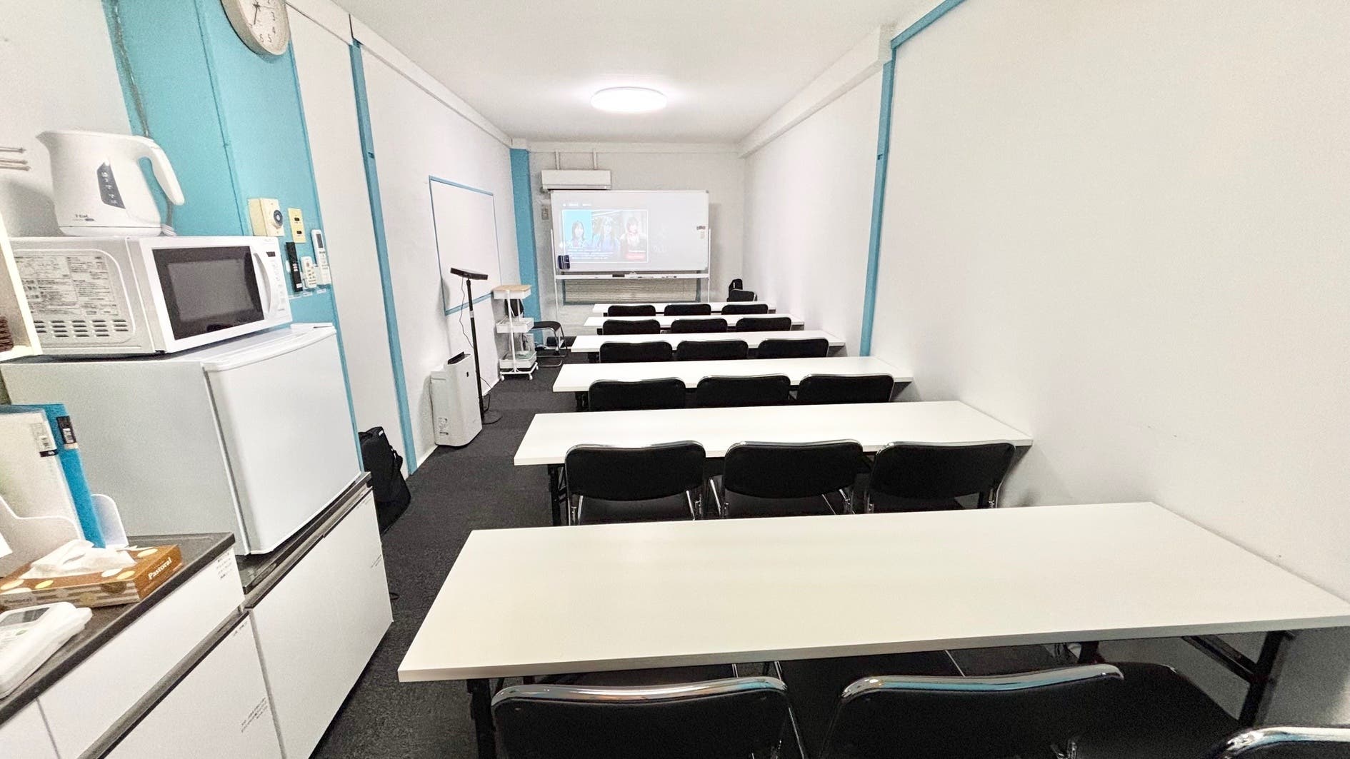 使い勝手抜群！三宮駅徒歩圏！【多目的会議室】セミナー💻から映画鑑賞🎬・会議・推し活・パーティー🎂まで◎の写真1