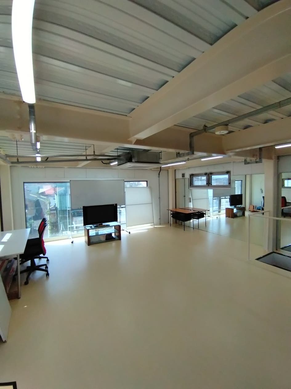 キッチン付きフリースペース！ヨガやシェアオフィス、会議用にご利用下さい！の写真3