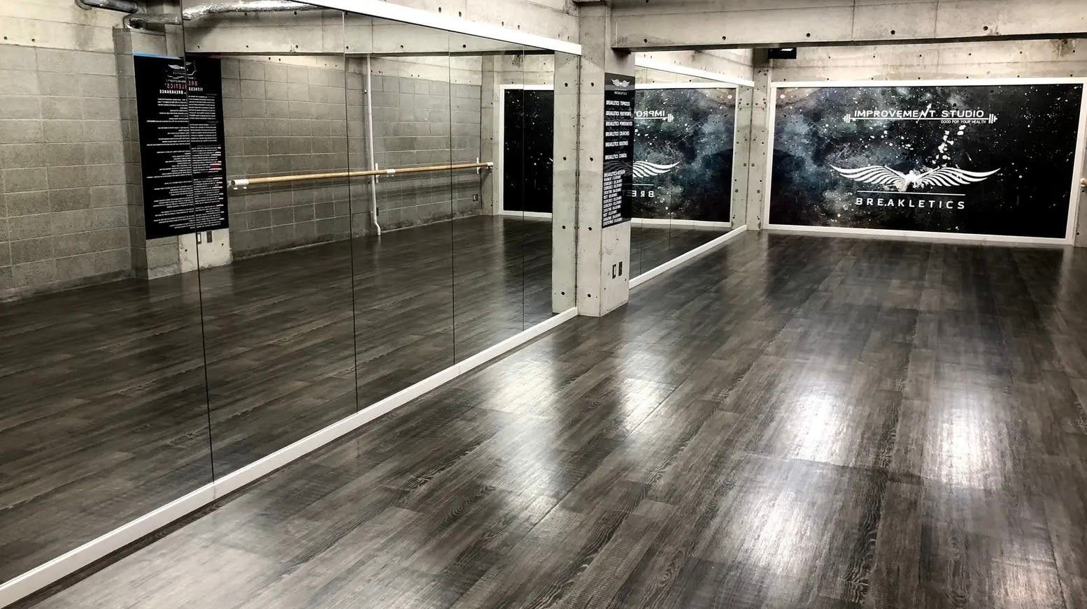 【新中野/中野坂上】60㎡鏡張り清潔で広いスタジオ！音響完備！ダンス、稽古等にご利用いただけます。の写真3