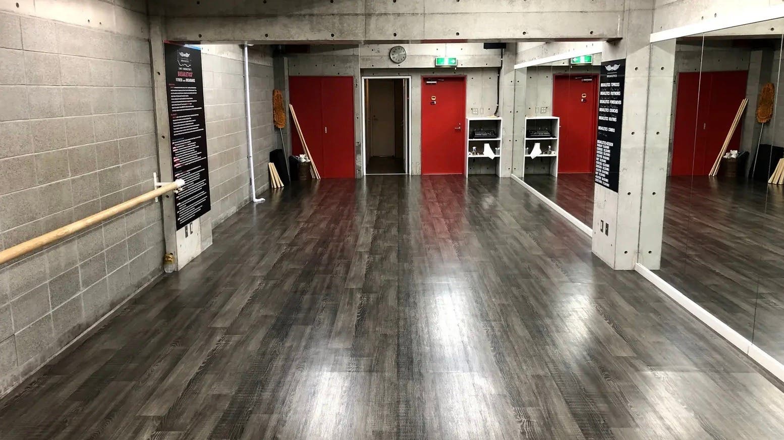 【新中野/中野坂上】60㎡鏡張り清潔で広いスタジオ！音響完備！ダンス、稽古等にご利用いただけます。の写真2