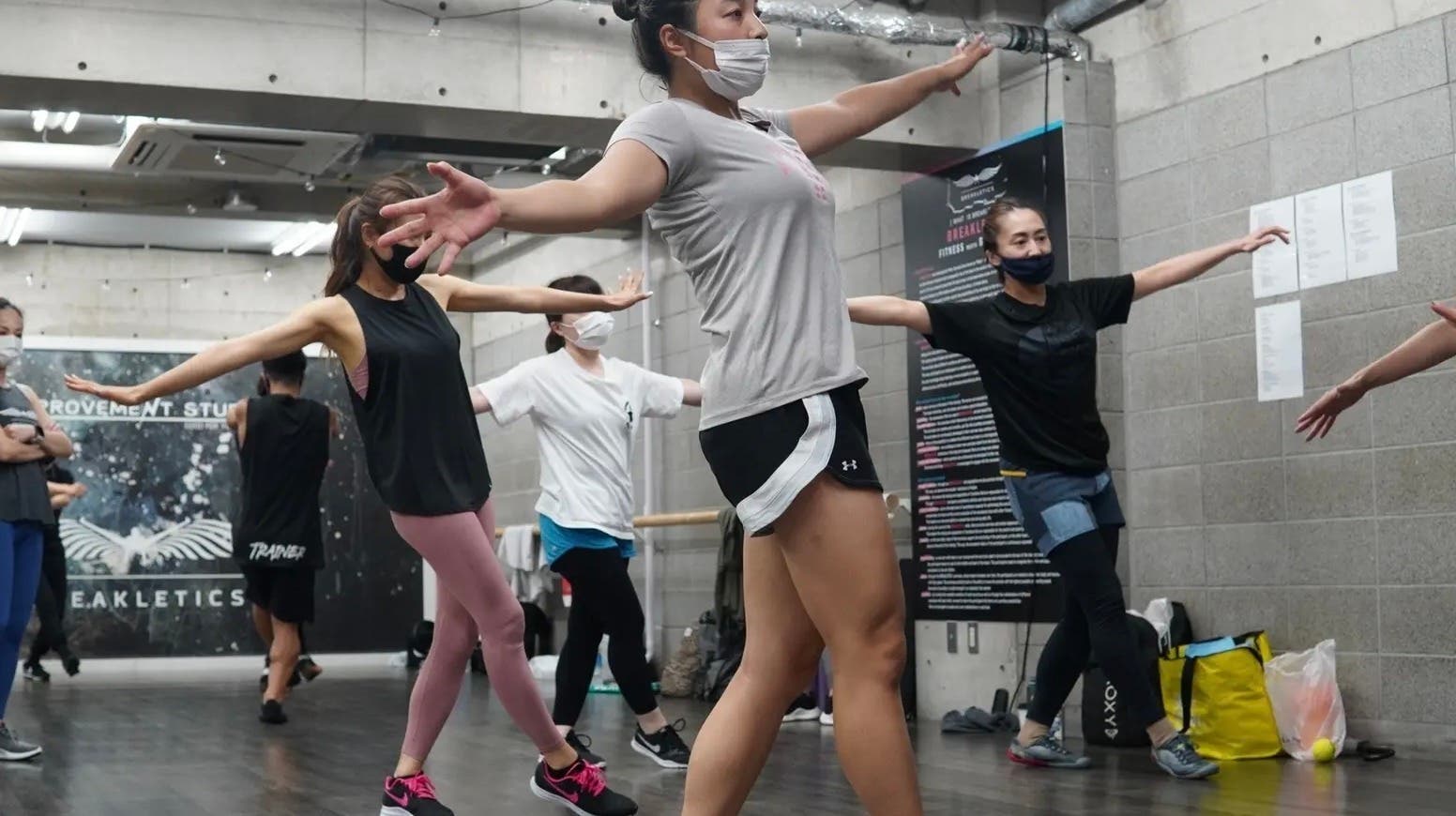 【新中野/中野坂上】60㎡鏡張り清潔で広いスタジオ！音響完備！ダンス、稽古等にご利用いただけます。の写真4