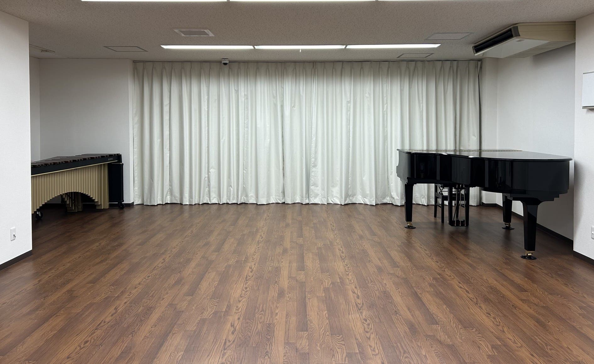 広いスペースでのリハーサル、サロンコンサート等に♪[プチ・サロン]　中野区 新井薬師前駅徒歩8分！個人レッスン・練習に♪の写真1