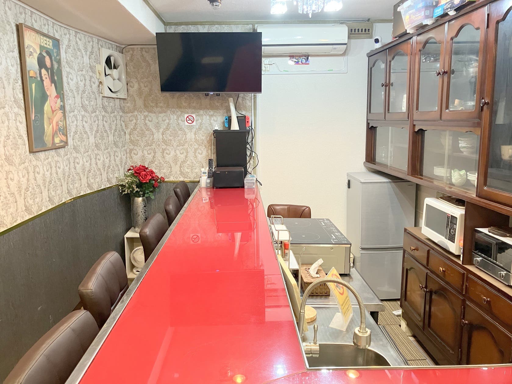 天下茶屋駅から徒歩8分！10名様着席可！カラオケ、ゲーム、バー、料理などパーティに最適☆彡の写真1