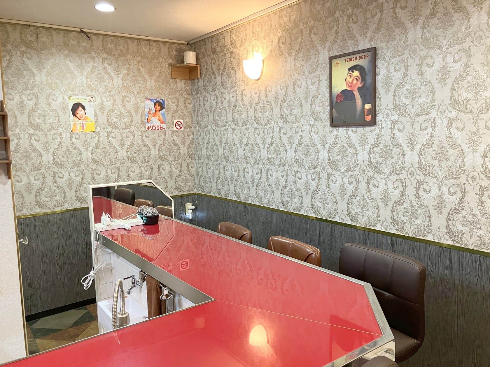 天下茶屋駅から徒歩8分！10名様着席可！カラオケ、ゲーム、バー、料理などパーティに最適☆彡の写真3