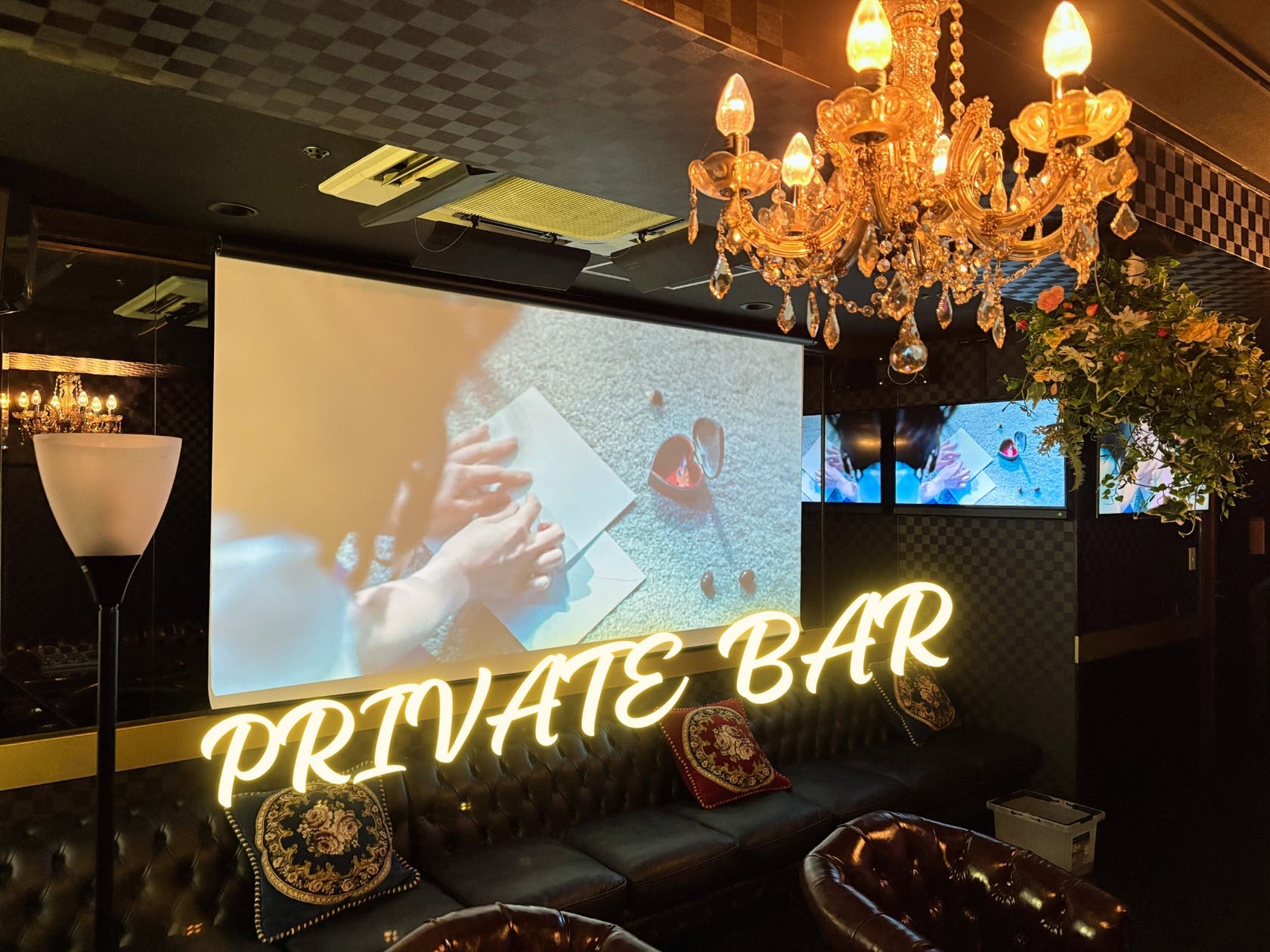 駅1分❗️❕女子会🍷🆕カラオケ✨🎤最新機種マックスGO導入！🎤大迫力な大型スクリーン🎬があるバー🍷🍺の写真1