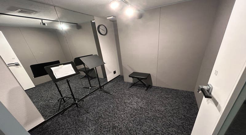 【渋谷駅徒歩6分】防音スタジオ（ルーム10）：デスクなし！楽器，歌唱，配信などに◎