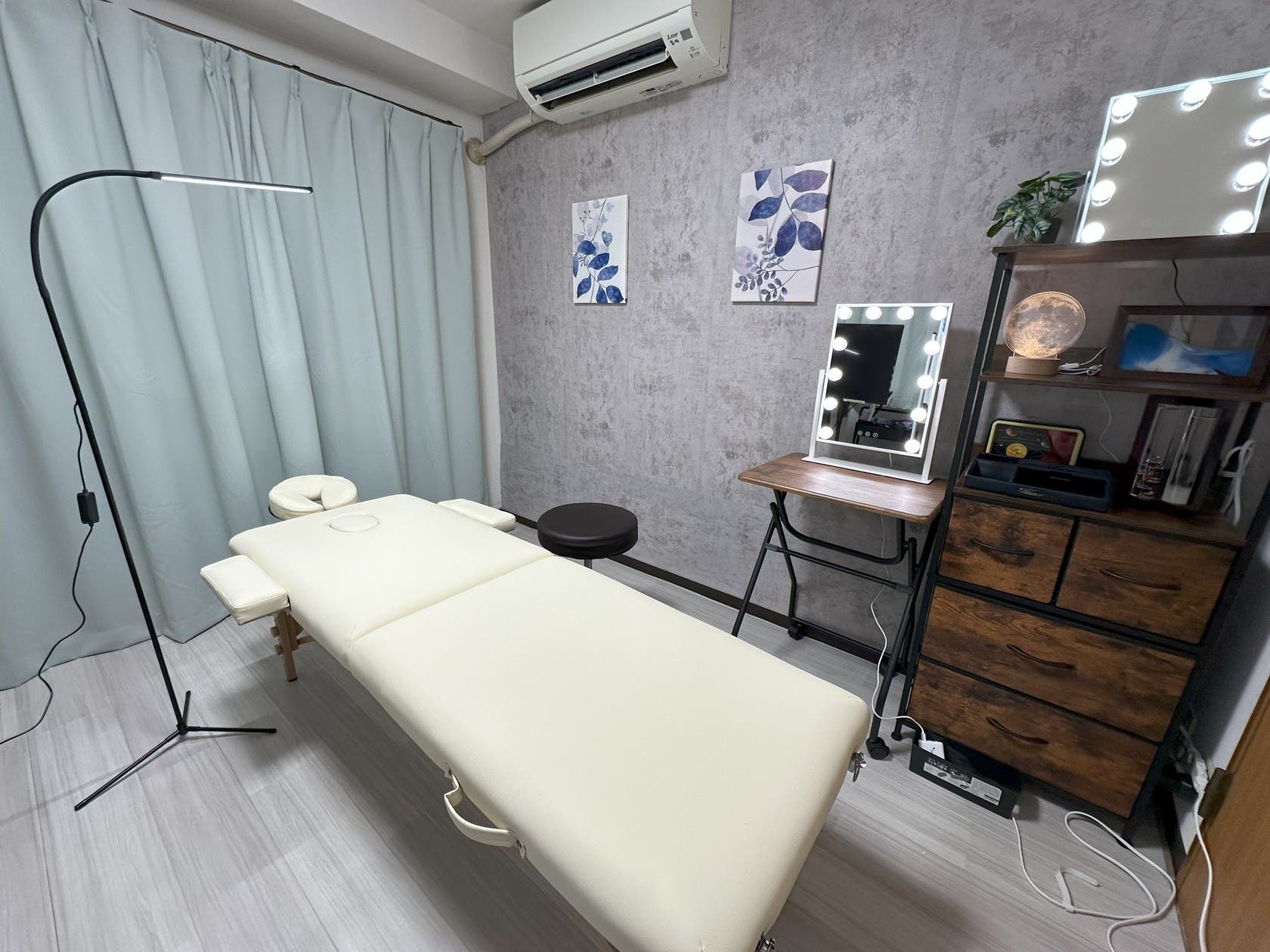 【船橋駅近くの綺麗なスペース】光回線高速WiFi、テレビ、ホワイトボード、施術ベット完備☆会議/打合せ/オンライン/サロンに最適の写真2