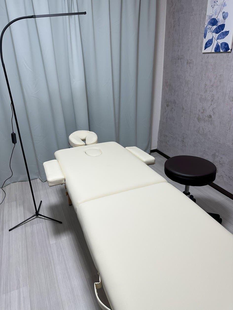 【船橋駅近くの綺麗なスペース】光回線高速WiFi、テレビ、ホワイトボード、施術ベット完備☆会議/打合せ/オンライン/サロンに最適の写真6