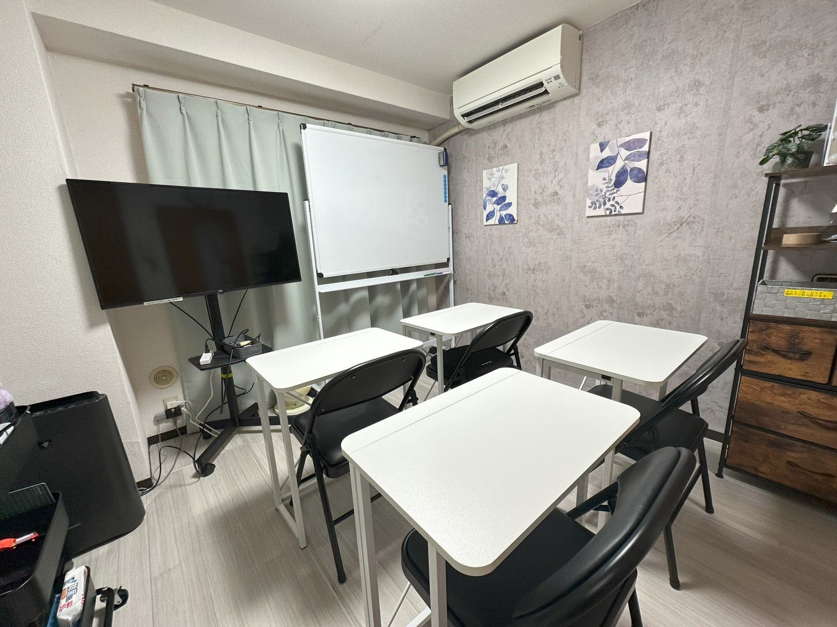 【船橋駅近くの綺麗なスペース】光回線高速WiFi、テレビ、ホワイトボード、施術ベット完備☆会議/打合せ/オンライン/サロンに最適の写真4