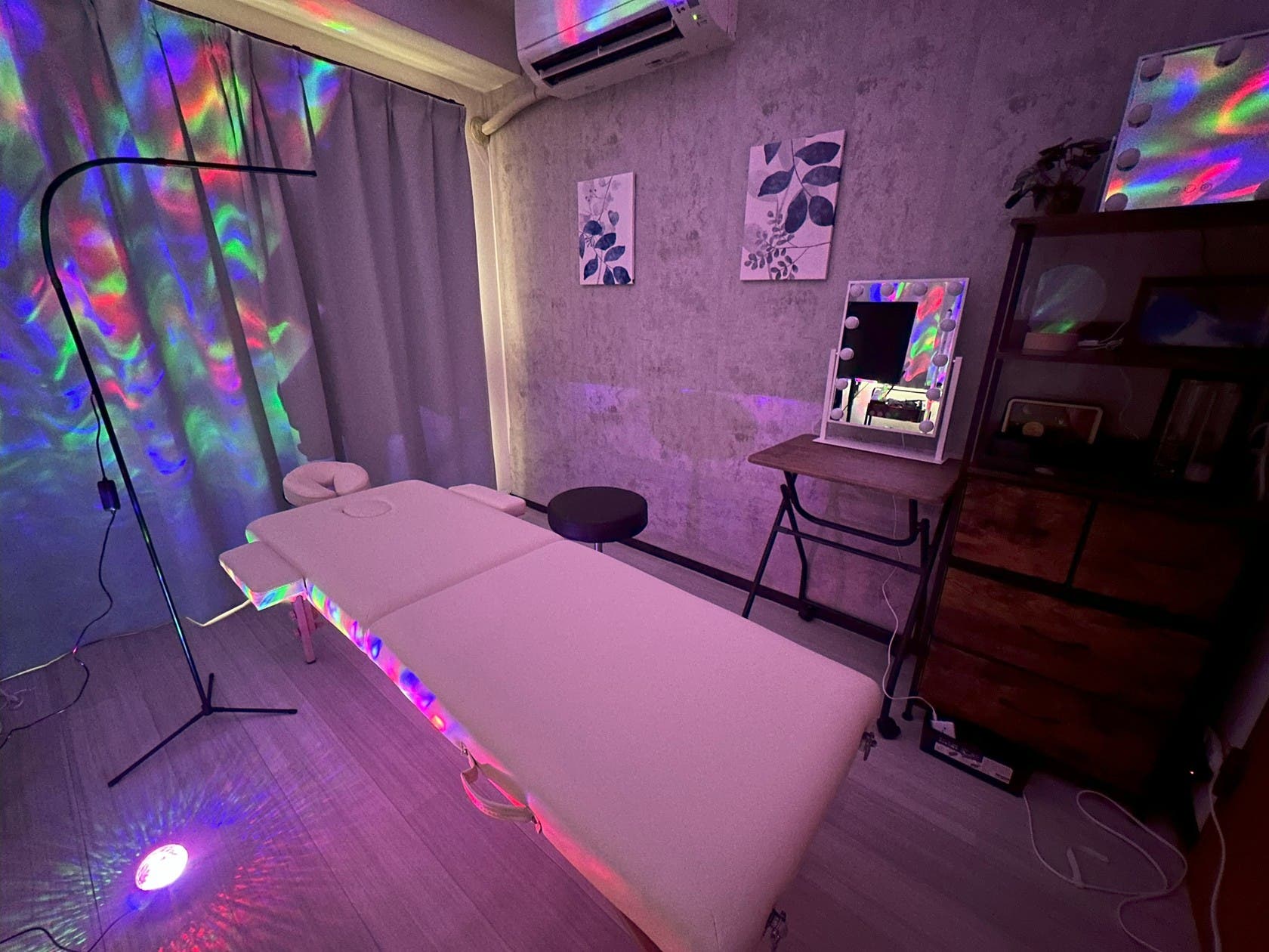 【船橋駅近くの綺麗なスペース】光回線高速WiFi、テレビ、ホワイトボード、施術ベット完備☆会議/打合せ/オンライン/サロンに最適の写真10