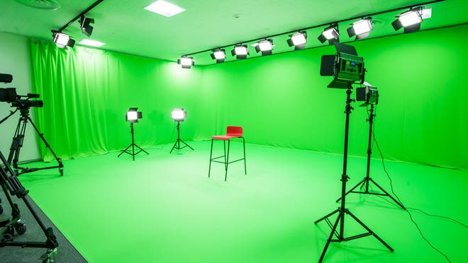 小倉駅から徒歩5分の大型グリーンバックスタジオの写真1