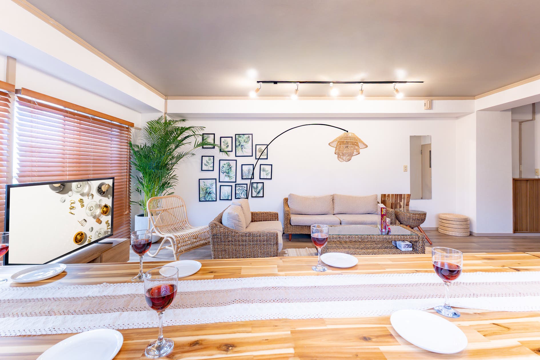 【🎄クリスマス＆忘年会🎅】三ノ宮駅すぐ/最大26名⭐️広々したお部屋に最高級ソファを使用⭐️の写真8