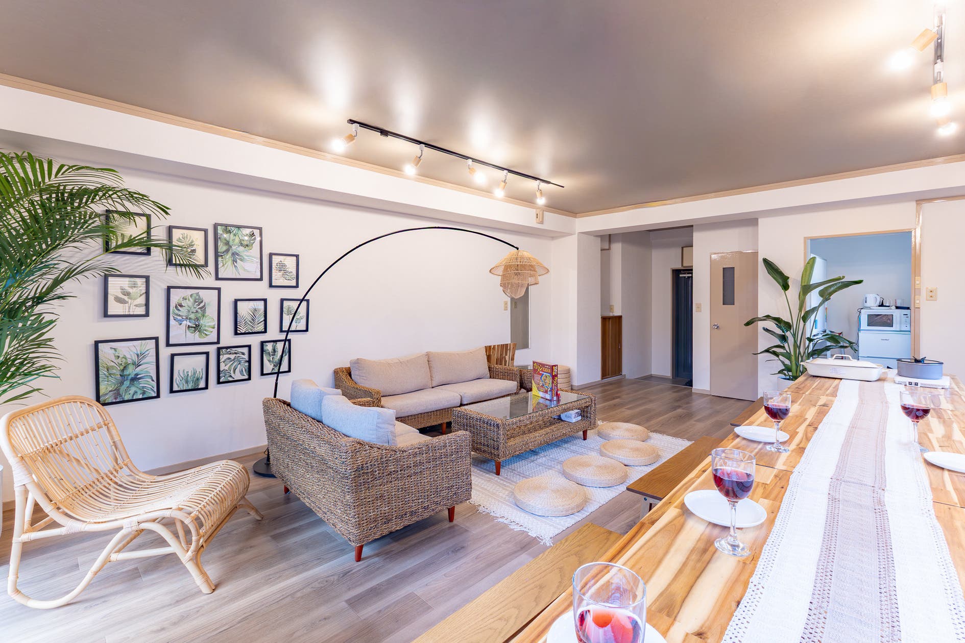 【🎄クリスマス＆忘年会🎅】三ノ宮駅すぐ/最大26名⭐️広々したお部屋に最高級ソファを使用⭐️の写真9