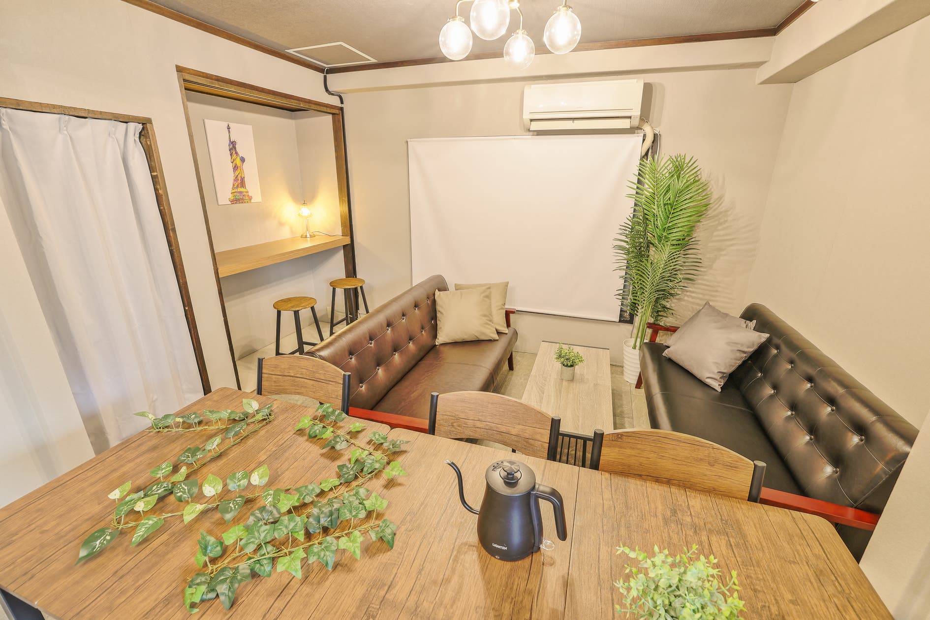 【ゴミ捨て無料！】駅近便利なレンタルスペース！プロジェクター完備でパーティーも撮影も快適！最大16名着席の写真7