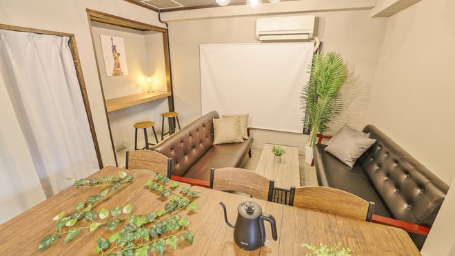 【ゴミ捨て無料!】駅近便利なレンタルスペース!プロジェクター完備でパーティーも撮影も快適!最大16名着席の写真7