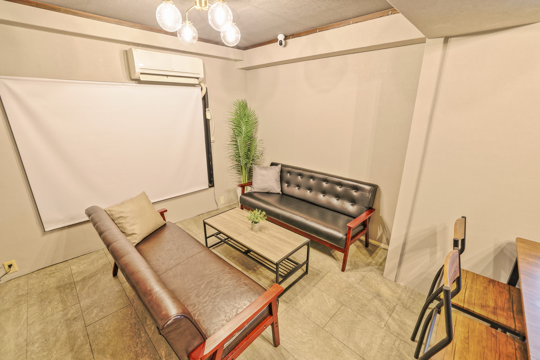 【ゴミ捨て無料！】駅近便利なレンタルスペース！プロジェクター完備でパーティーも撮影も快適！最大16名着席の写真9