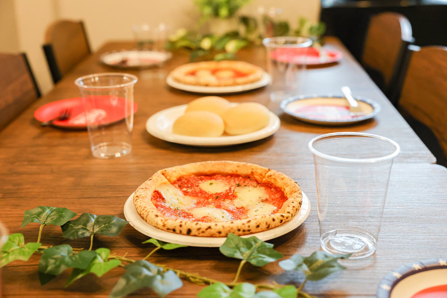 【ゴミ捨て無料！】駅近便利なレンタルスペース！プロジェクター完備でパーティーも撮影も快適！最大16名着席の写真12