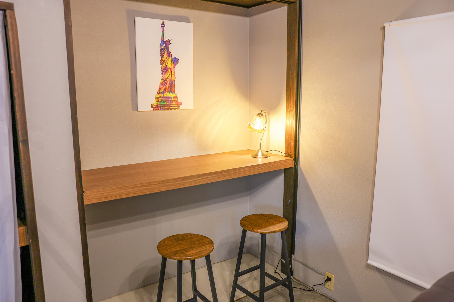 【ゴミ捨て無料！】駅近便利なレンタルスペース！プロジェクター完備でパーティーも撮影も快適！最大16名着席の写真6