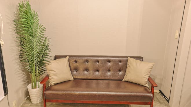 【ゴミ捨て無料!】駅近便利なレンタルスペース!プロジェクター完備でパーティーも撮影も快適!最大16名着席の写真18