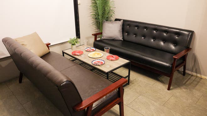 【ゴミ捨て無料!】駅近便利なレンタルスペース!プロジェクター完備でパーティーも撮影も快適!最大16名着席の写真14