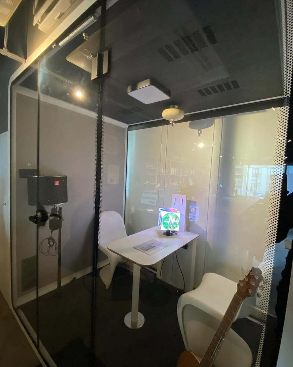 四谷三丁目「Mo4ca(モシカ）」防音室最大4名まで（会議・録音・撮影・テレワーク）の写真4