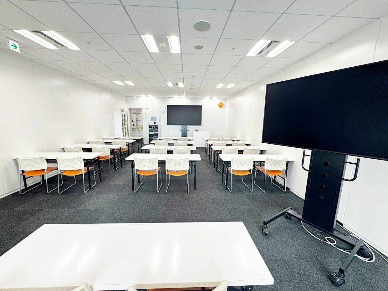 大阪会議室 mediST セミナールーム 60名収容【セミナーや懇親会に最適！梅田ゲートタワー内の会議室】の写真1