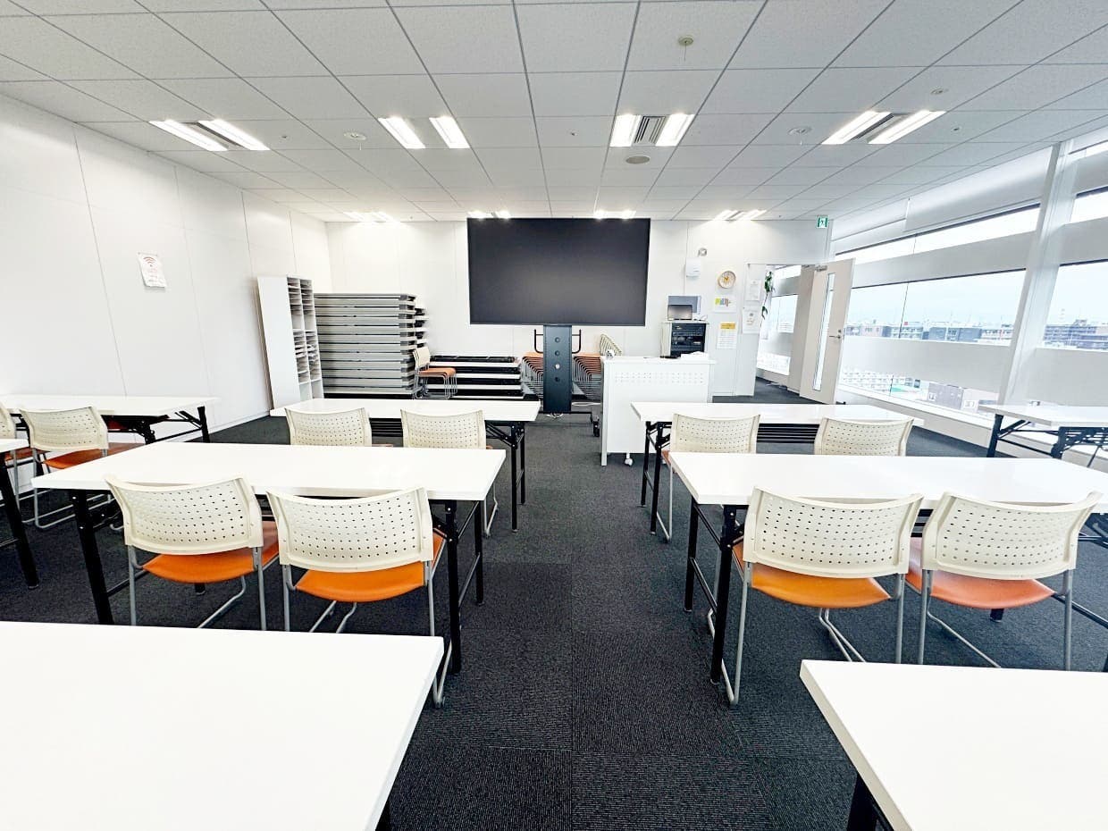 大阪会議室 medi☆ST イベントルーム 80名収容【セミナーや懇親会に最適！梅田ゲートタワー内の会議室】の写真2