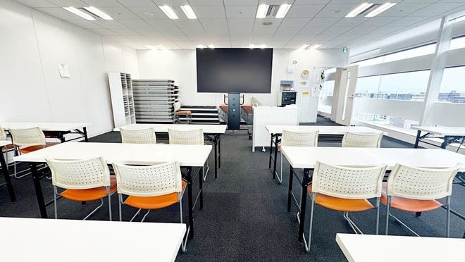 大阪会議室 medi☆ST イベントルーム 80名収容【セミナーや懇親会に最適!梅田ゲートタワー内の会議室】の写真2