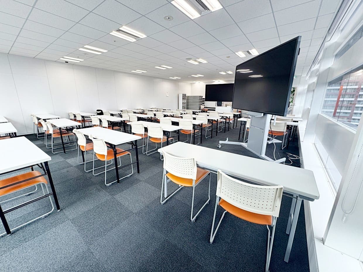 大阪会議室 medi☆ST イベントルーム 80名収容【セミナーや懇親会に最適！梅田ゲートタワー内の会議室】の写真3