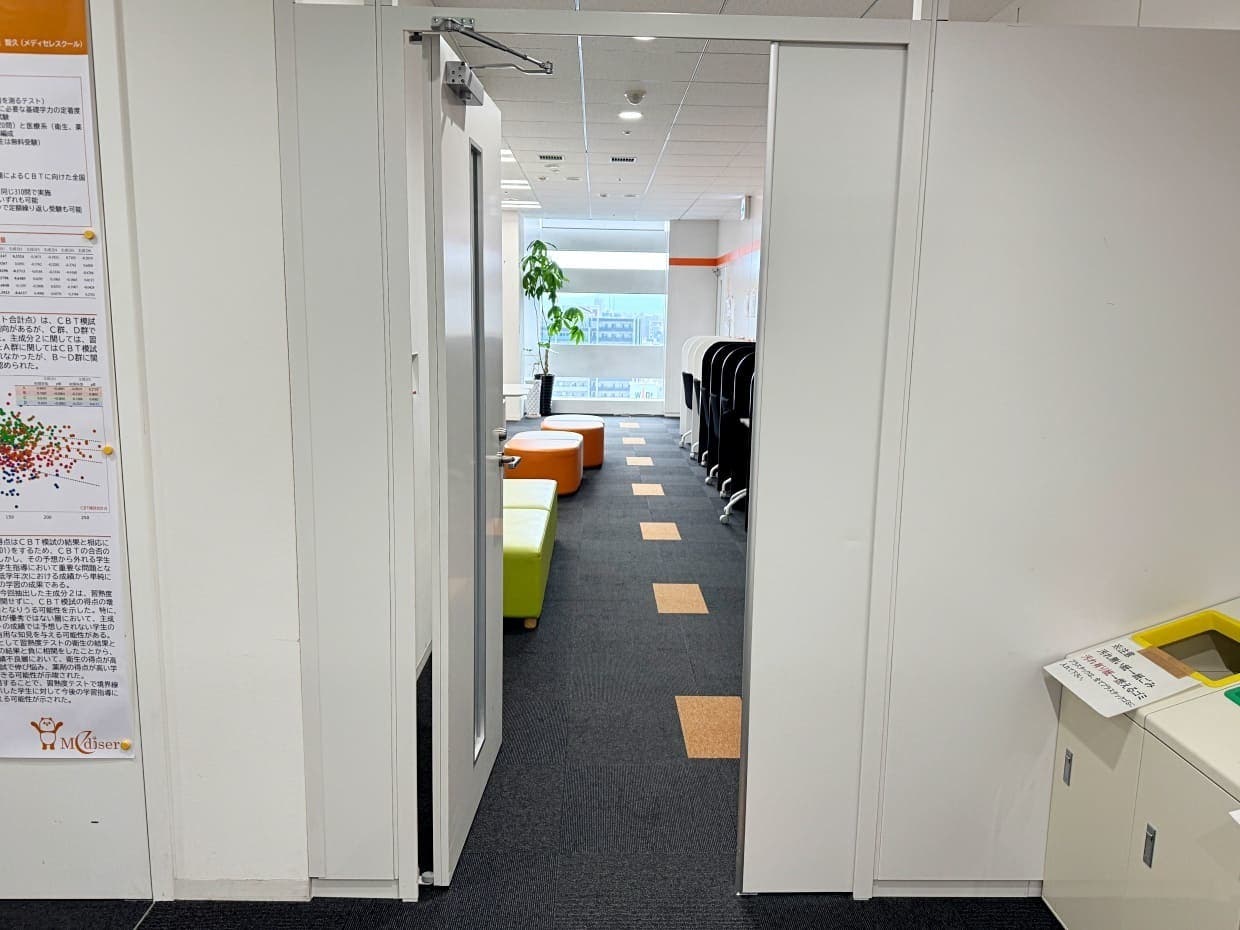 大阪会議室 medi☆ST イベントルーム 80名収容【セミナーや懇親会に最適！梅田ゲートタワー内の会議室】の写真16