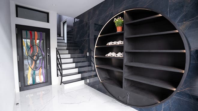 天井高3m二面壁鏡のレンタルマシンピラティススタジオの写真5