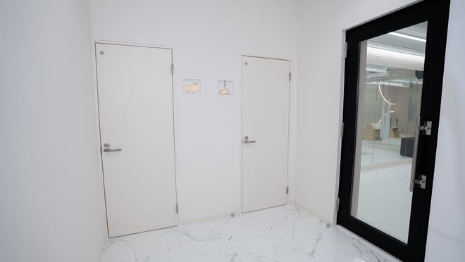 天井高3m二面壁鏡のレンタルマシンピラティススタジオの写真7