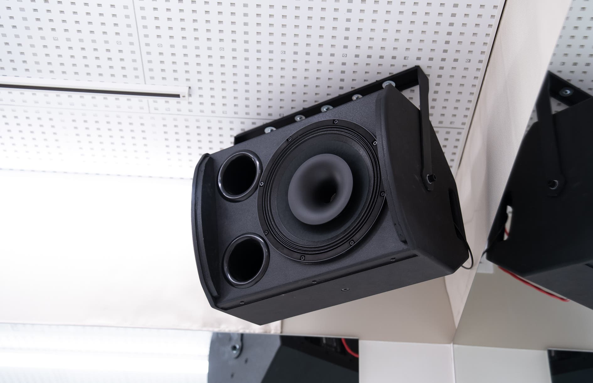 天井高3m二面壁鏡のレンタルマシンピラティススタジオの写真11