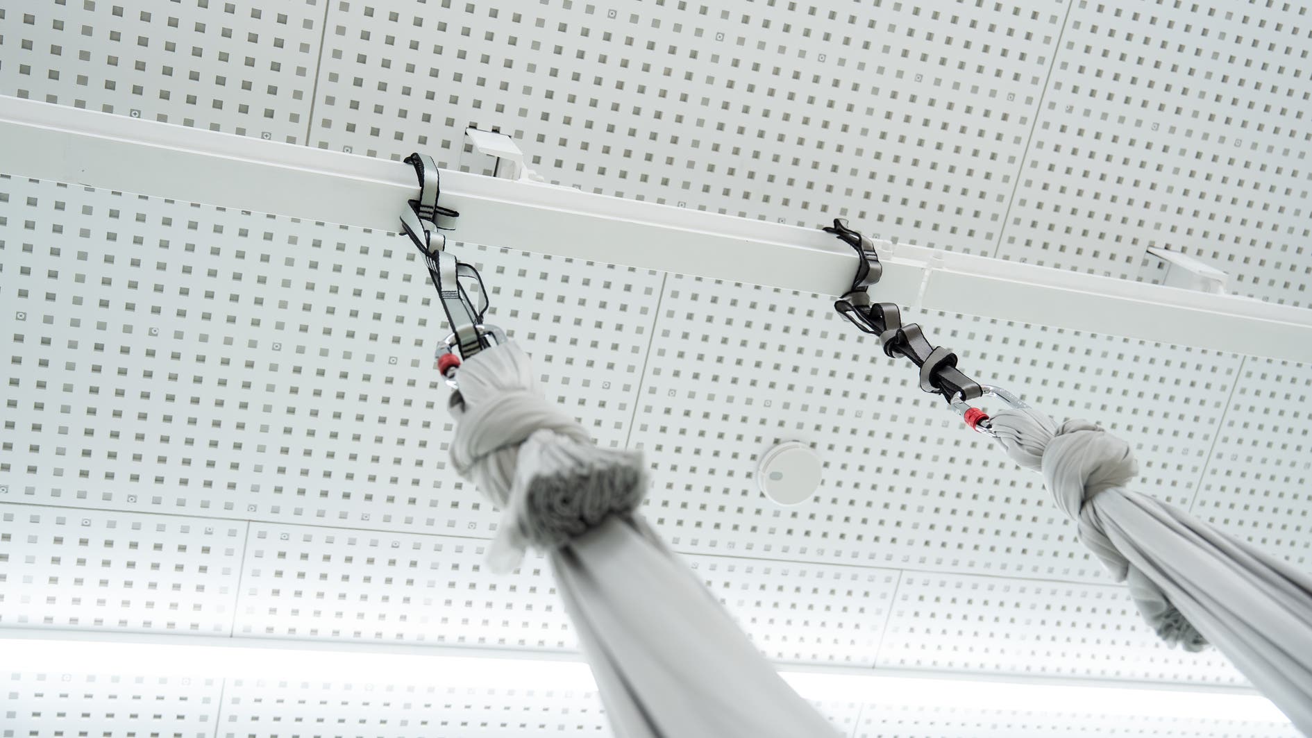 天井高3m二面壁鏡のレンタルマシンピラティススタジオの写真12