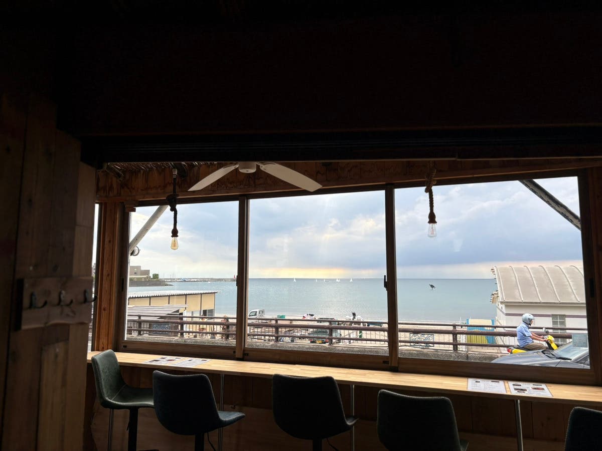 オーシャンビュー！ビーチまで徒歩10秒。雨でも安心！貸切室内BBQ。手ぶらでもOKの写真1