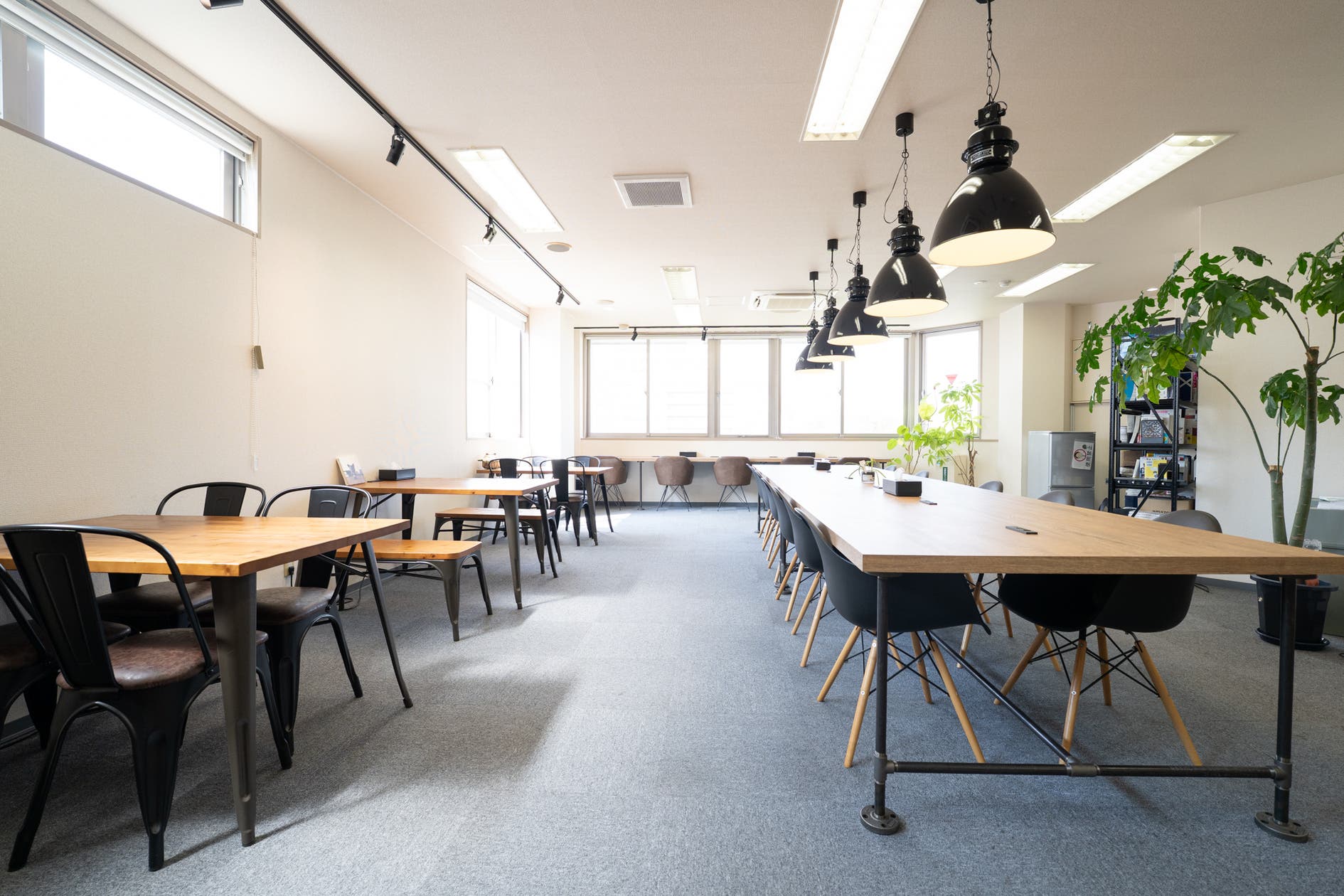 【大須観音2分、伏見10分】最大50名収容、着席32名可能｜80㎡の大箱スペースA｜高速WiFi、プロジェクター、ホワイトボードの写真3