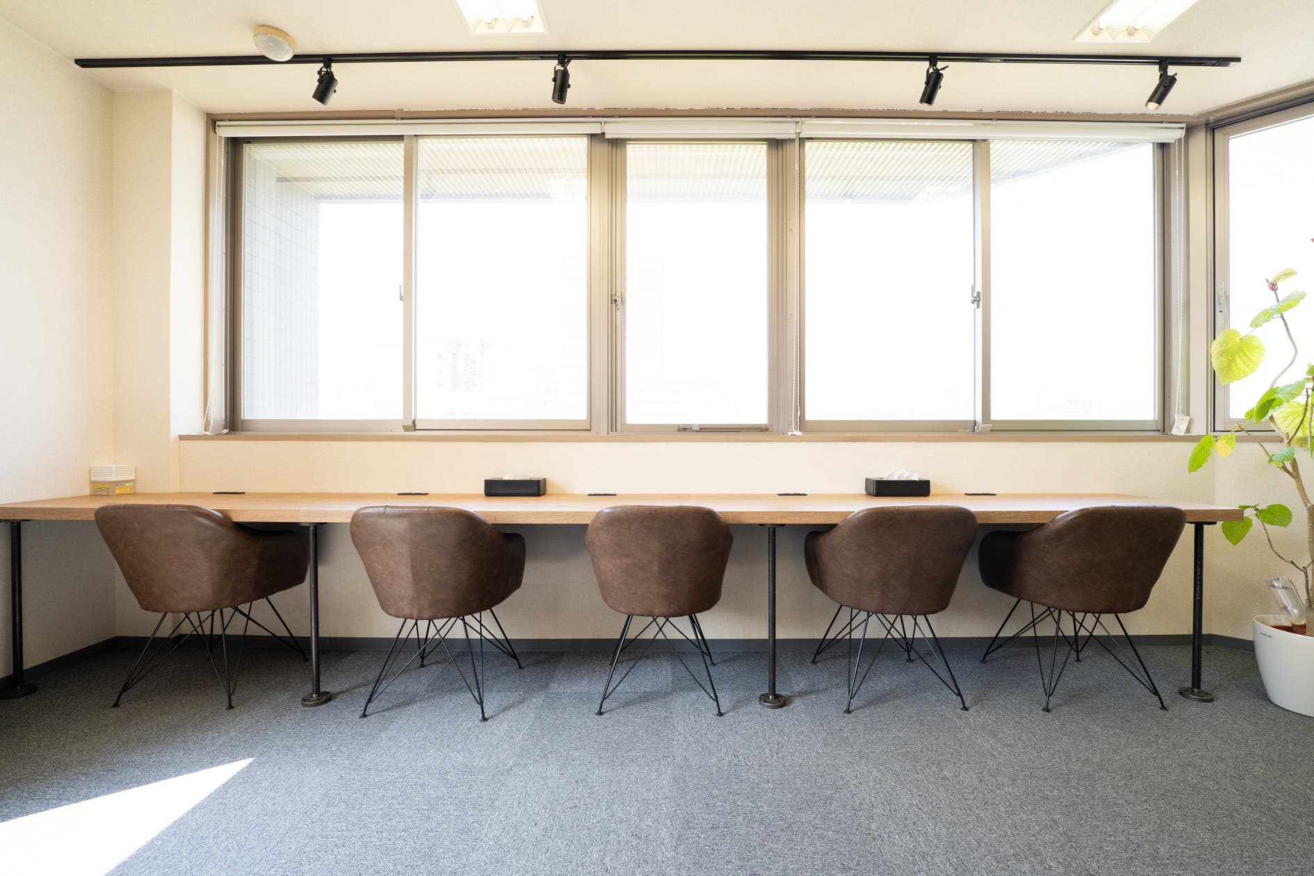 【大須観音2分、伏見10分】最大50名収容、着席32名可能｜80㎡の大箱スペースA｜高速WiFi、プロジェクター、ホワイトボードの写真5