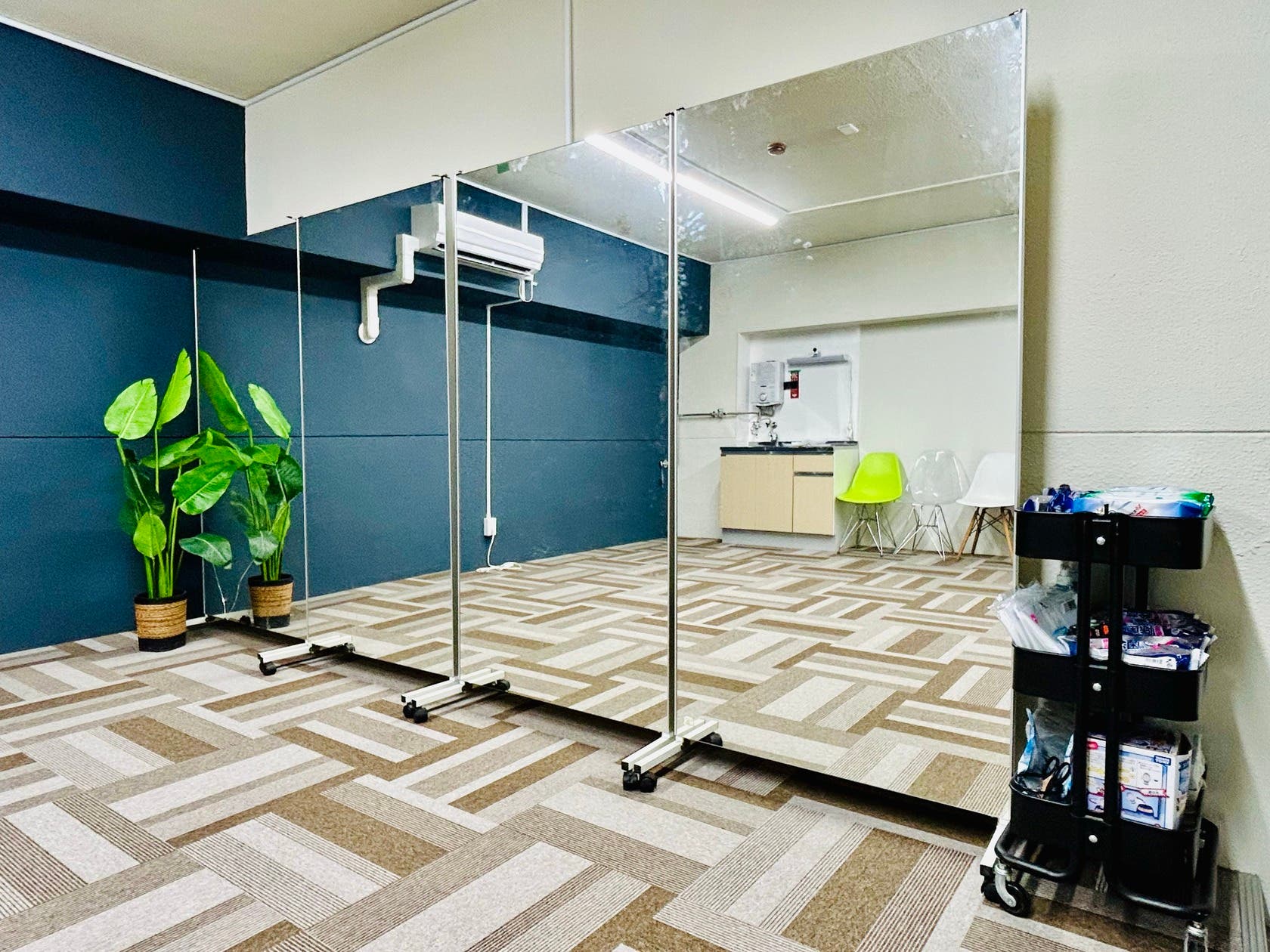 騒ぎ放題‼️ダンスミラー🕺🪩横浜駅徒歩５分🚶１階広々、リフォームしたてで綺麗なキッチンありダンススタジオオープン‼️の写真7