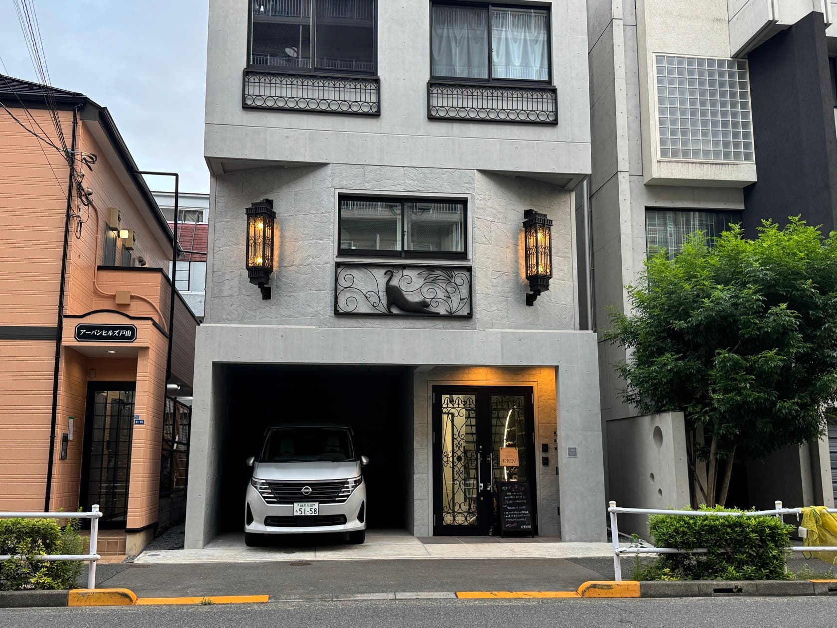 天井高3m二面壁鏡のレンタルマシンピラティススタジオの写真4