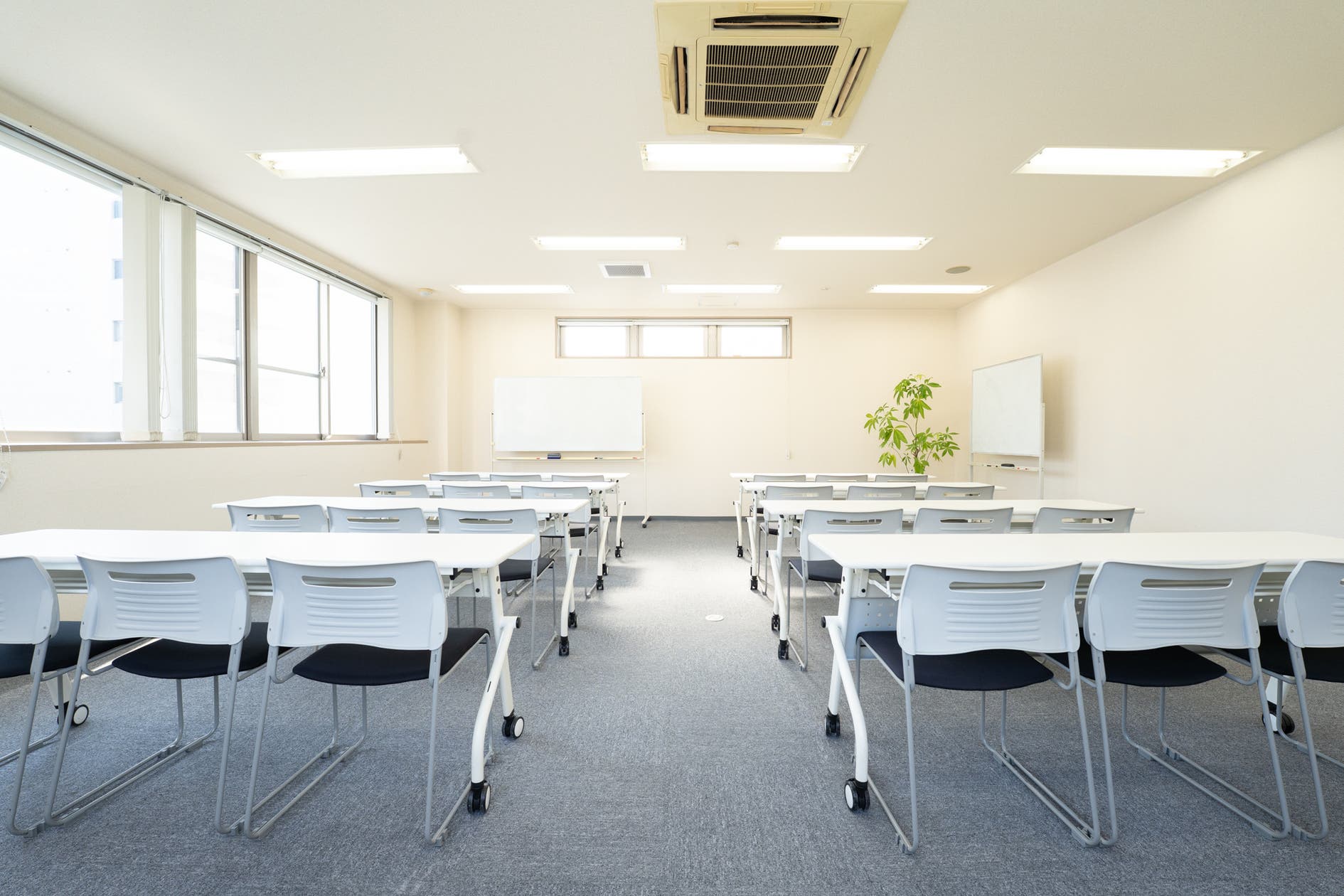 【大須観音2分、伏見10分】最大30名着席可能｜40㎡の広々スペースB｜高速WiFi、プロジェクター、ホワイトボードの写真8