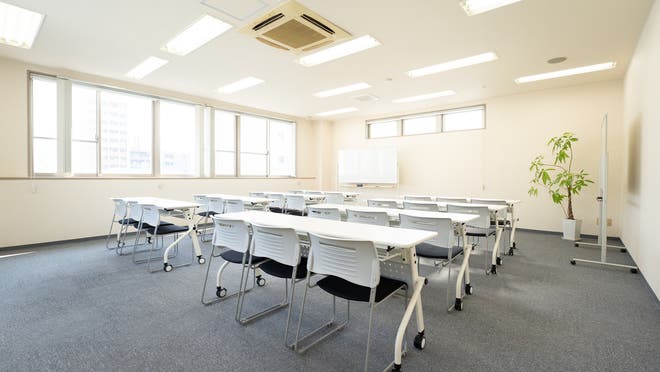 【大須観音2分、伏見10分】最大30名着席可能|40㎡の広々スペースB|高速WiFi、プロジェクター、ホワイトボードの写真3